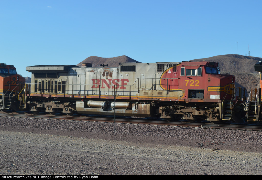 BNSF 722 Waiting at Daggett
